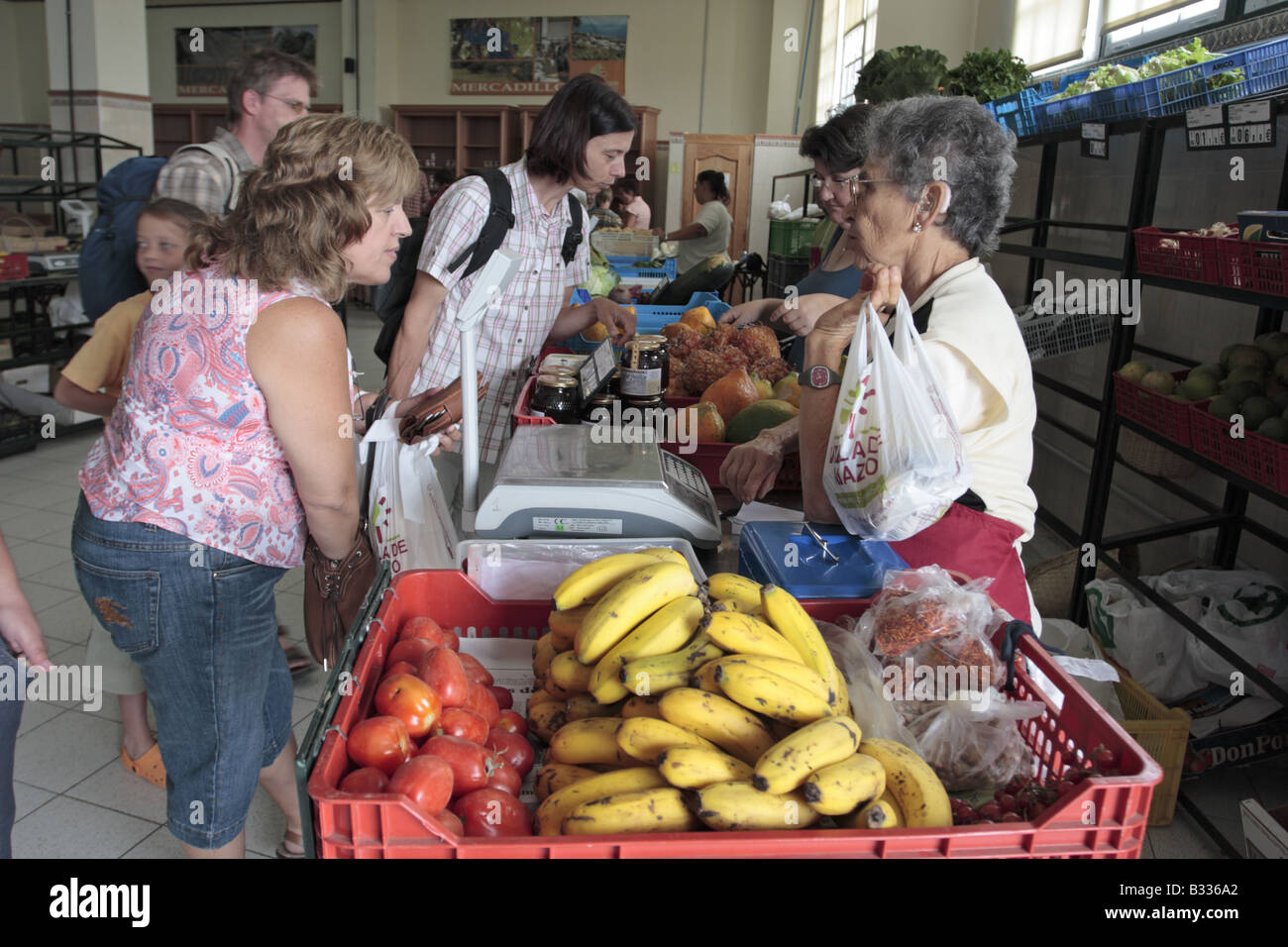 La farmers market hi-res stock photography and images - Alamy