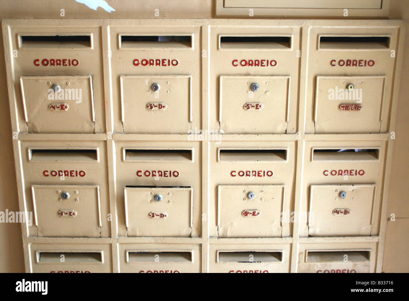 Anonymous postbox hi-res stock photography and images - Alamy