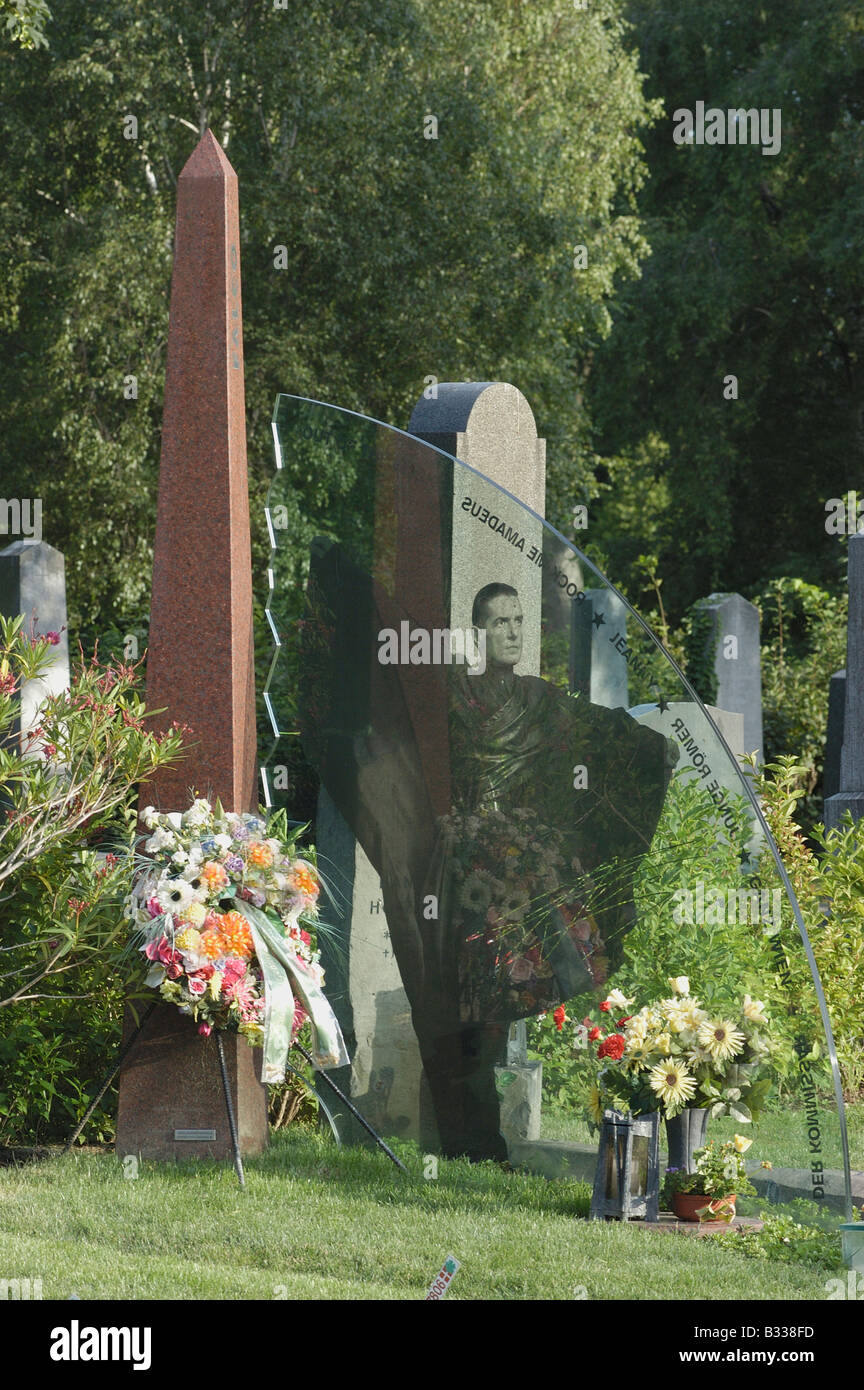 Falco - honorary grave at the Viennese Zentralfriedhof Stock Photo - Alamy