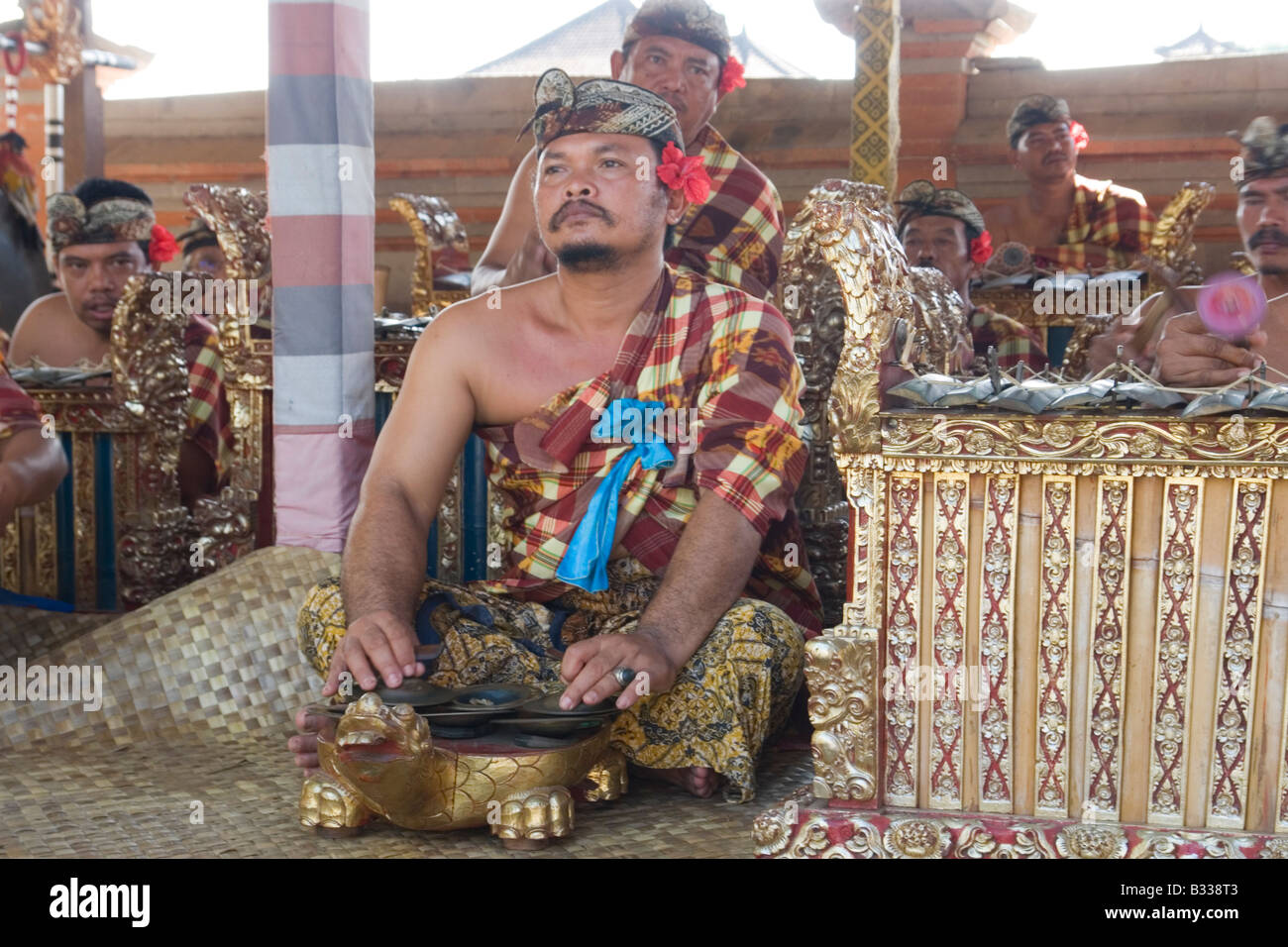 Instruments de gamelan hi-res stock photography and images - Alamy