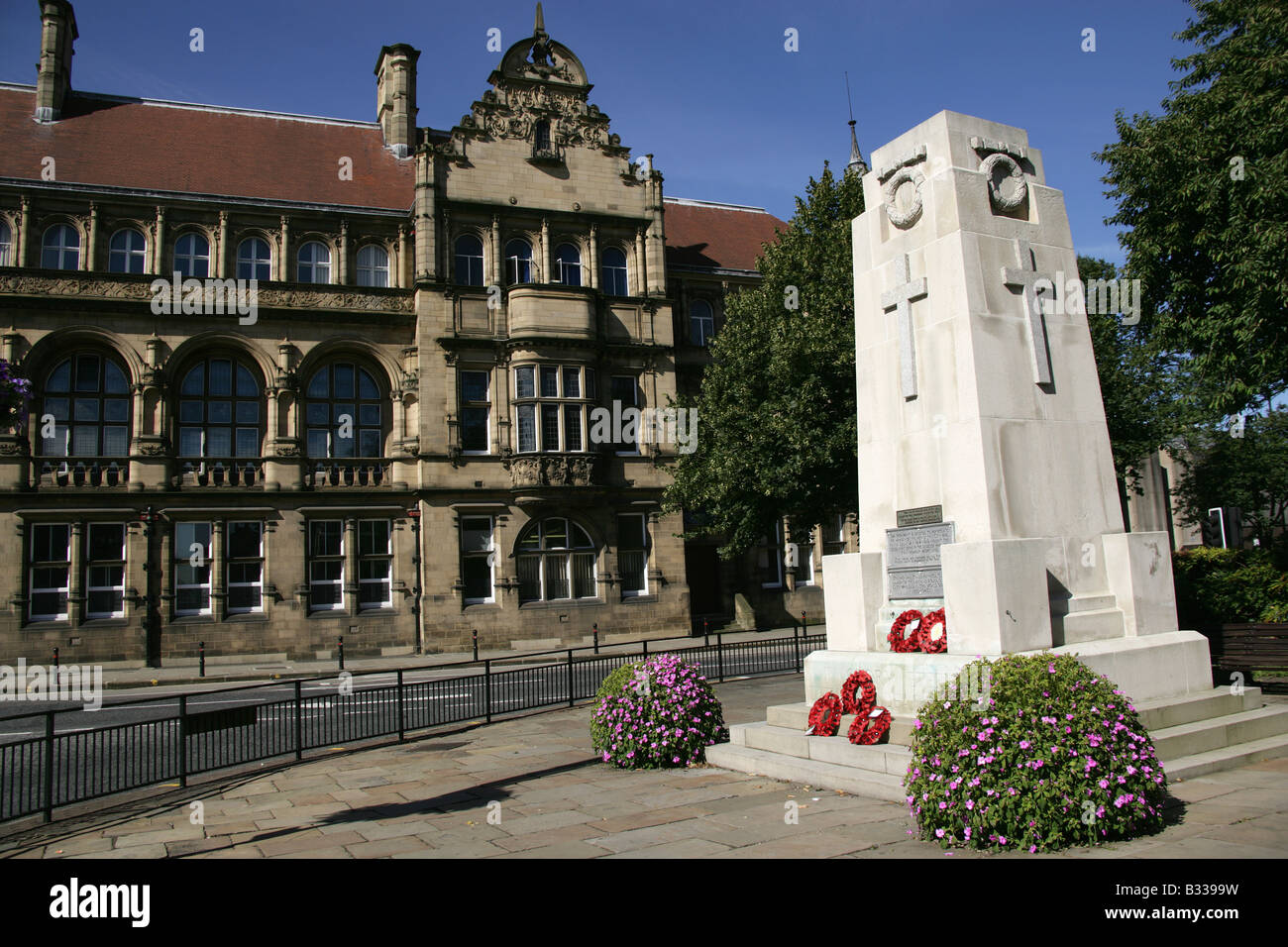 City of Wakefield, England. Wakefield War Memorial with Wakefield ...