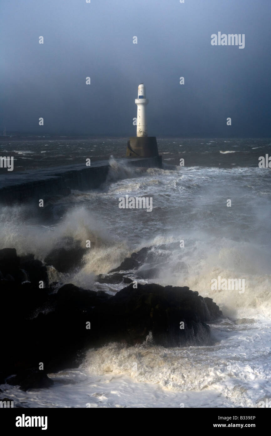Severe weather battering one of the lighthouses marking the entrance to ...