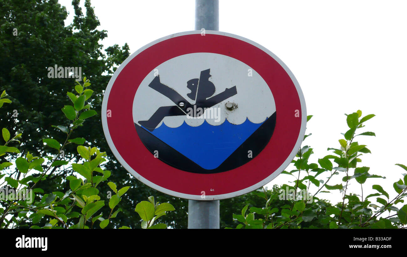 traffic sign high tide storm tide Stock Photo - Alamy