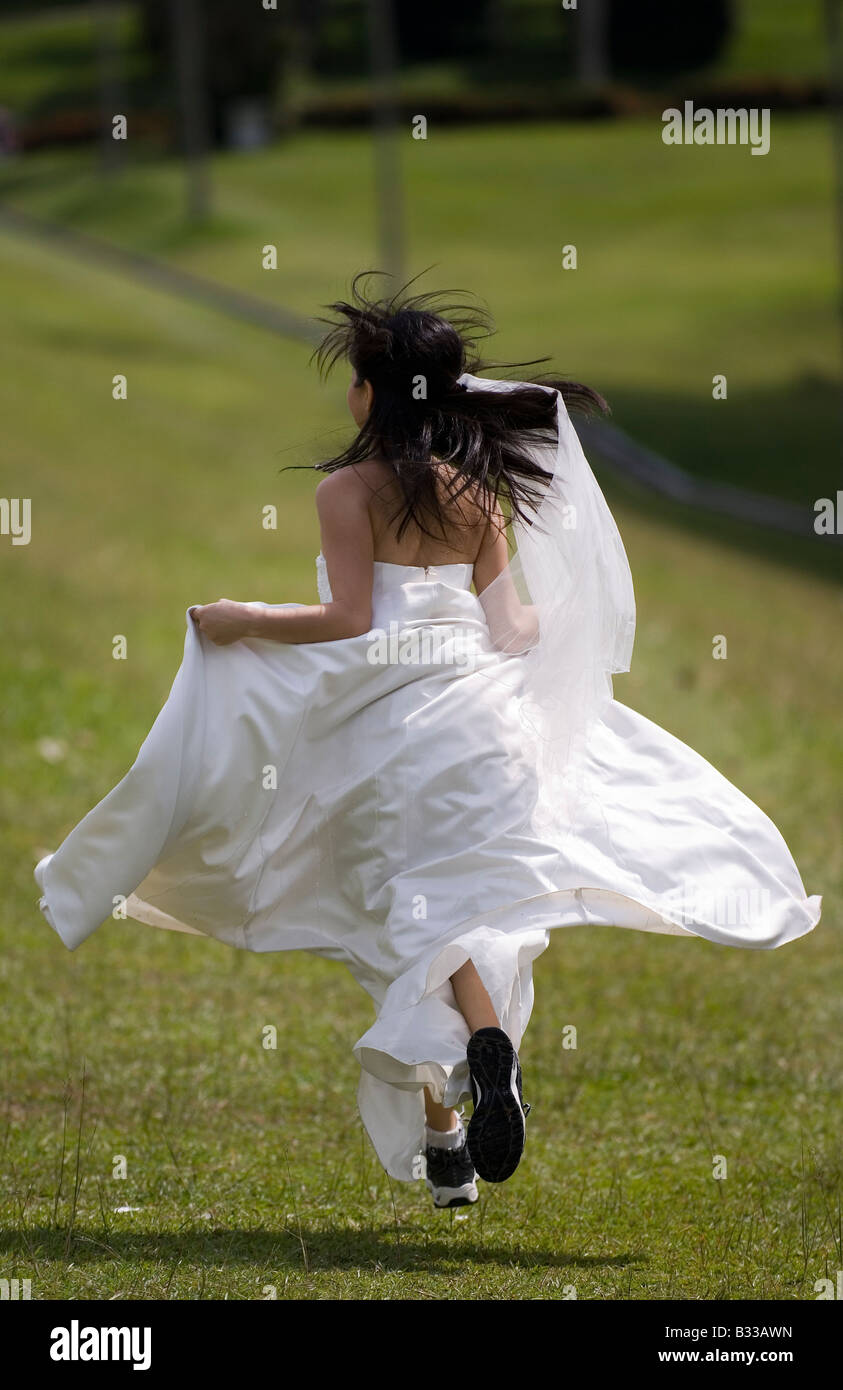 Run away bride hi-res stock photography and images - Alamy