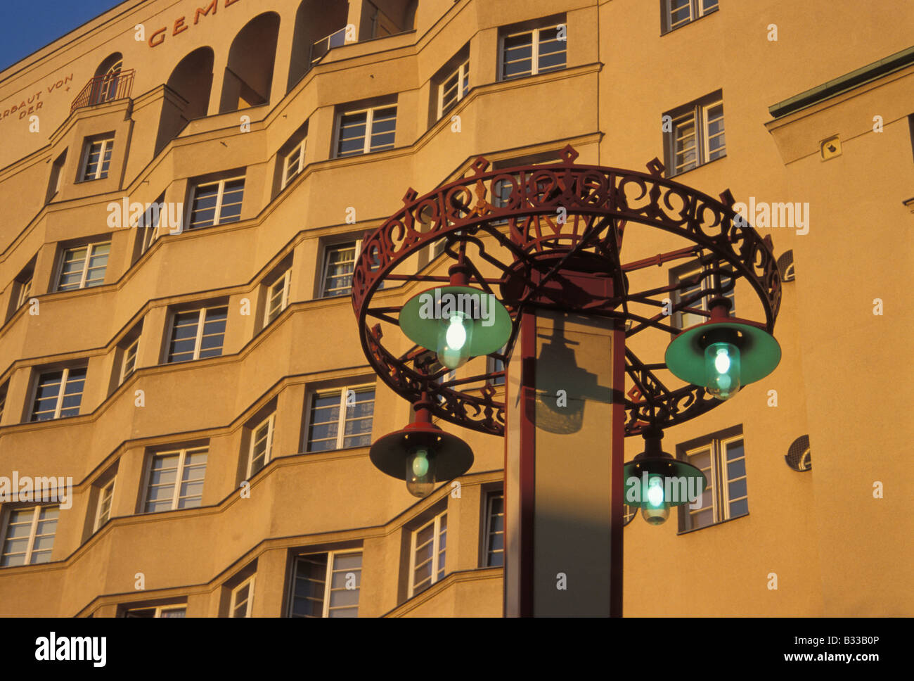 community-subsidized tenement buildings Reumannhof Stock Photo - Alamy