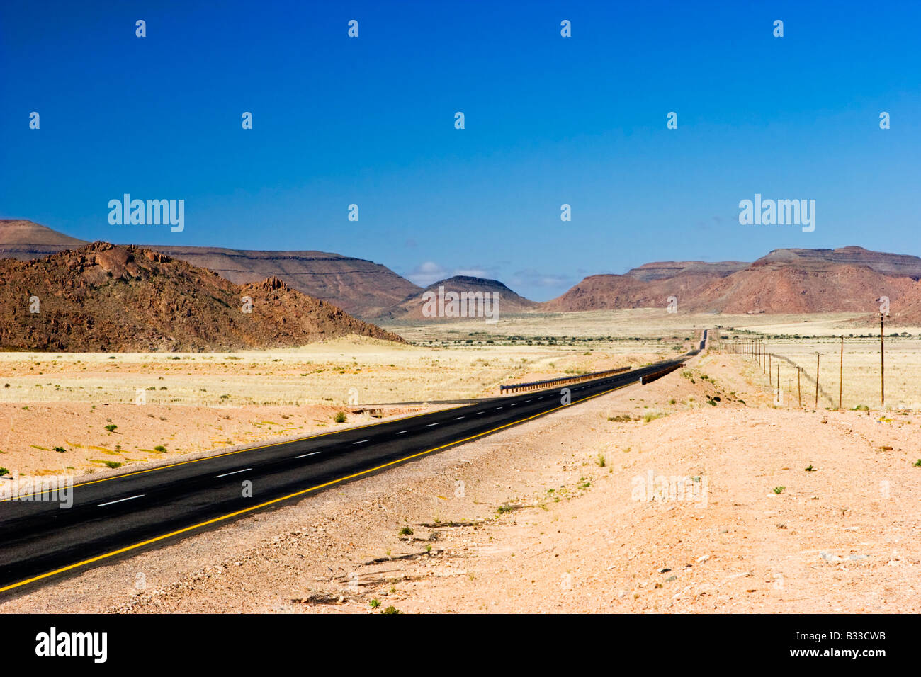 Lonely desert road hi-res stock photography and images - Alamy