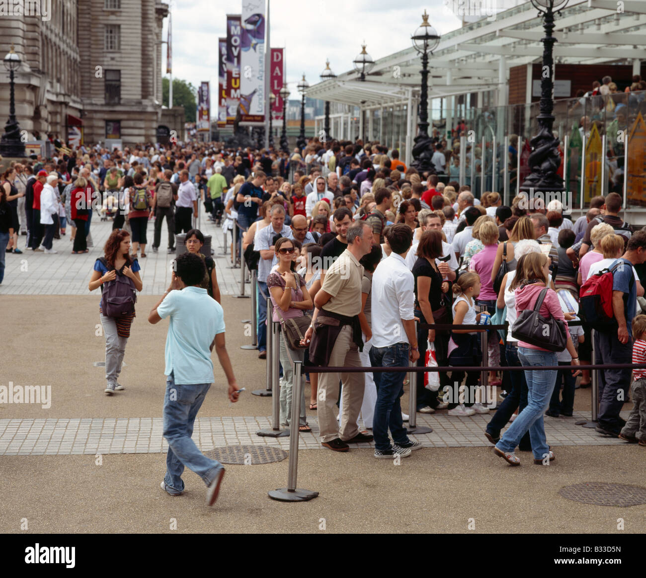 Queuing crowd hi-res stock photography and images - Alamy