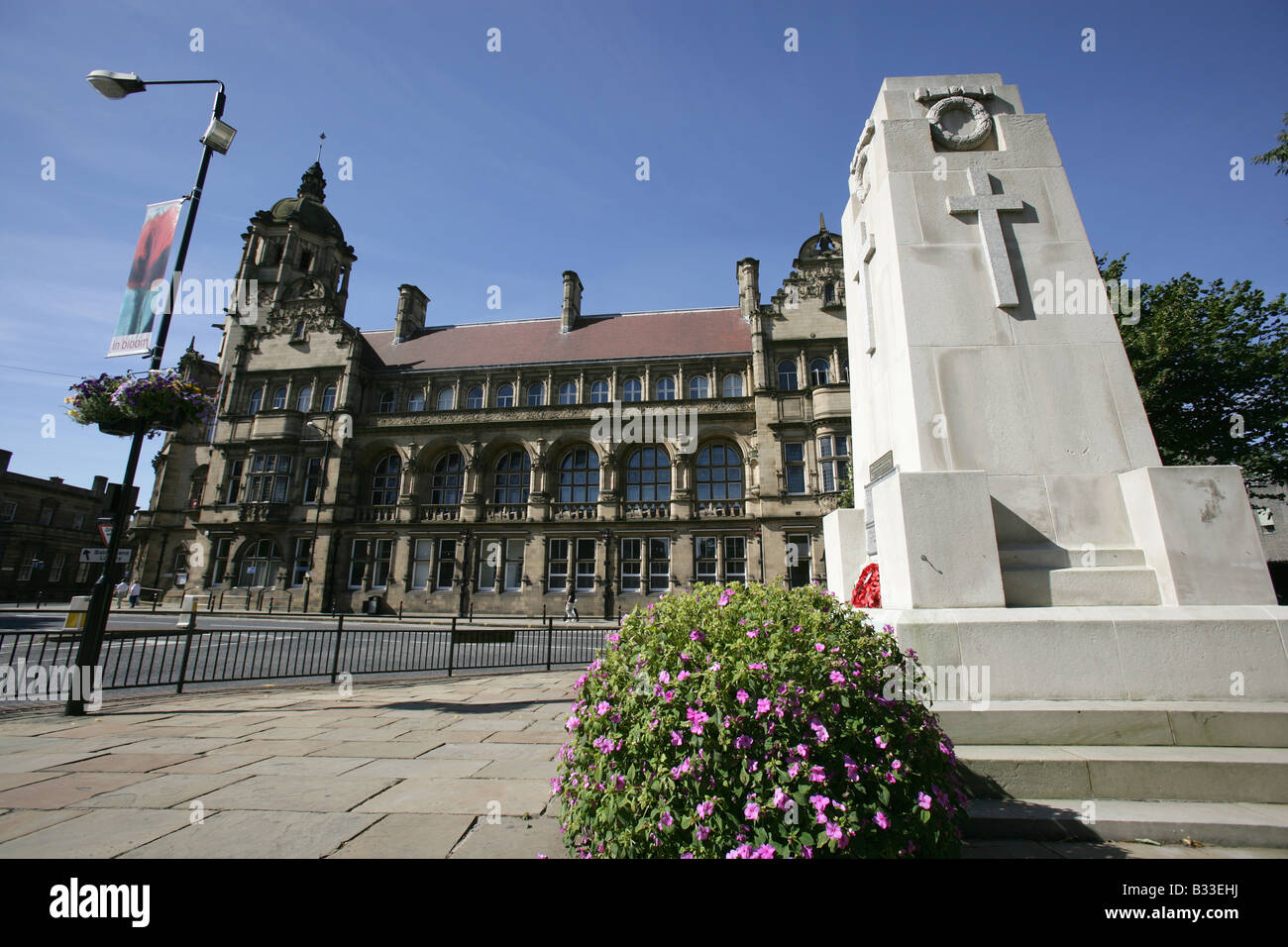 City of Wakefield, England. Wakefield War Memorial with Wakefield ...