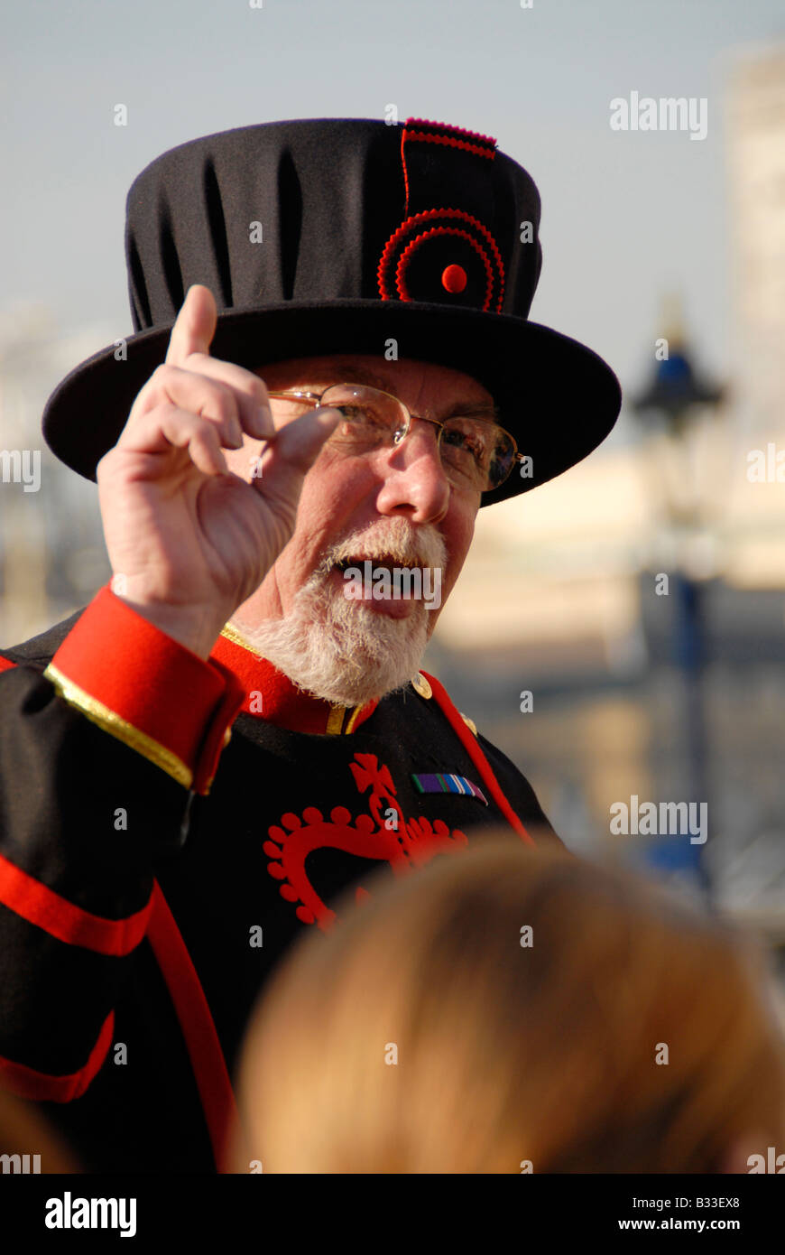 Beefeater, Warden, Yeoman, lecturing to tourist at London Tower, London ...