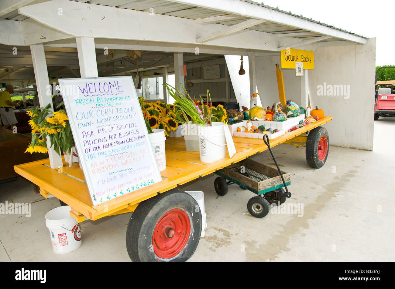 Farm Stand Wagon Stock Photo - Alamy
