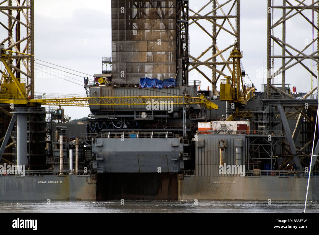 Tow platform High Resolution Stock Photography and Images - Alamy