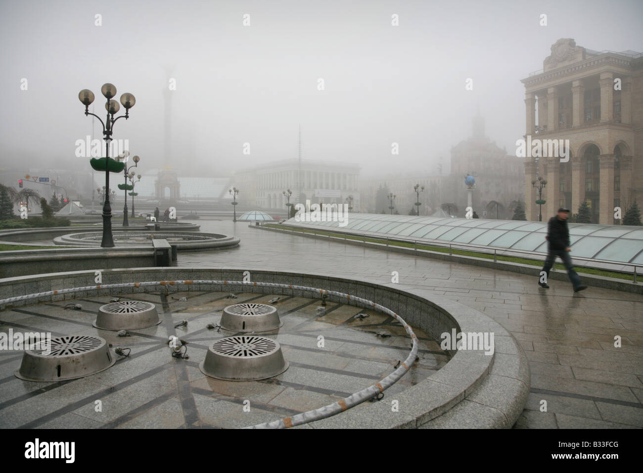 Empty fountains in the Maidan Nezalezhnosti, (Independence Square) Kiev ...