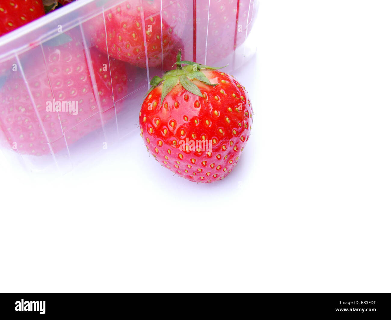 Pallet of strawberries hi-res stock photography and images - Alamy