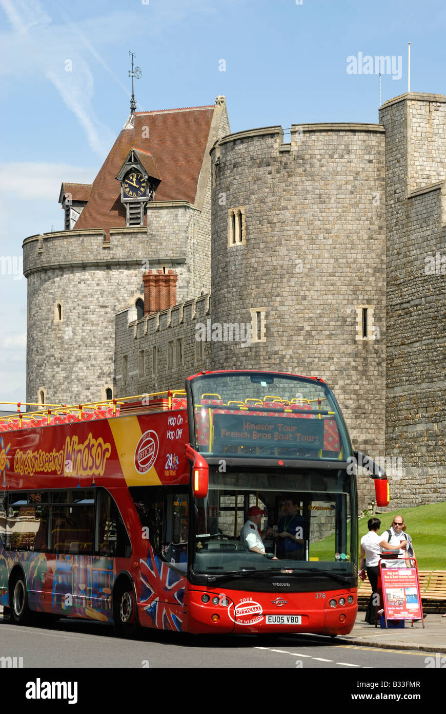 Tour Bus at Windsor Castle, Berkshire Stock Photo - Alamy