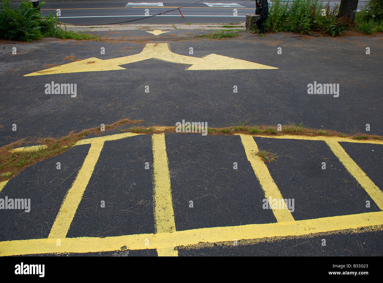 Black parking lot hi-res stock photography and images - Alamy