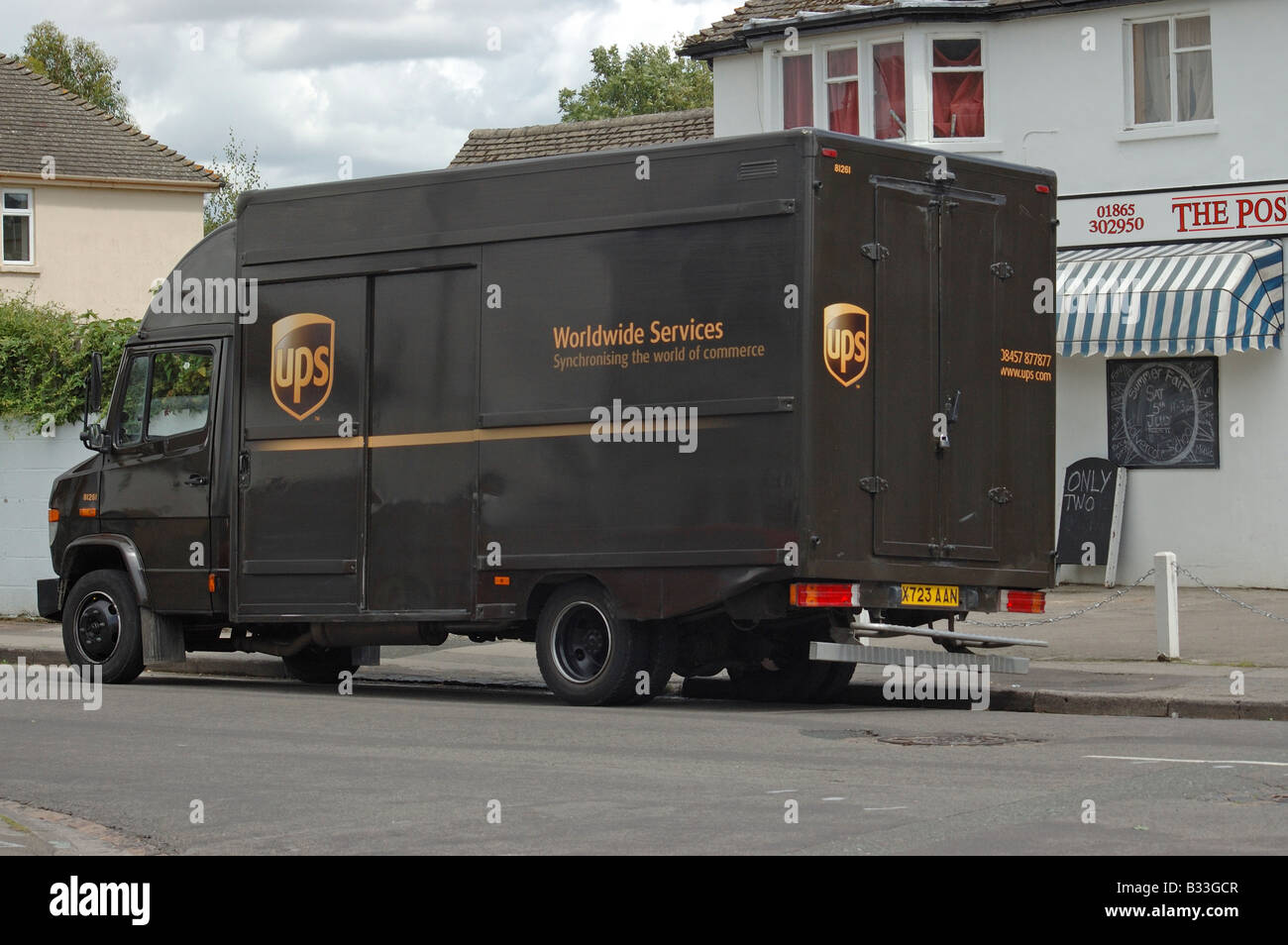 Brown ups van hi-res stock photography and images - Alamy