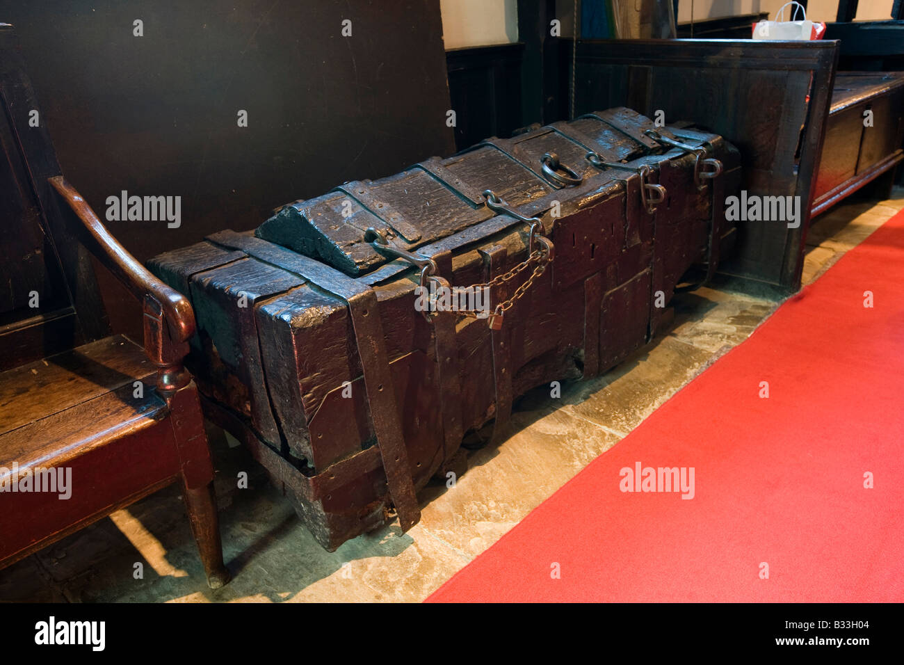 Wooden chest medieval hi-res stock photography and images - Alamy