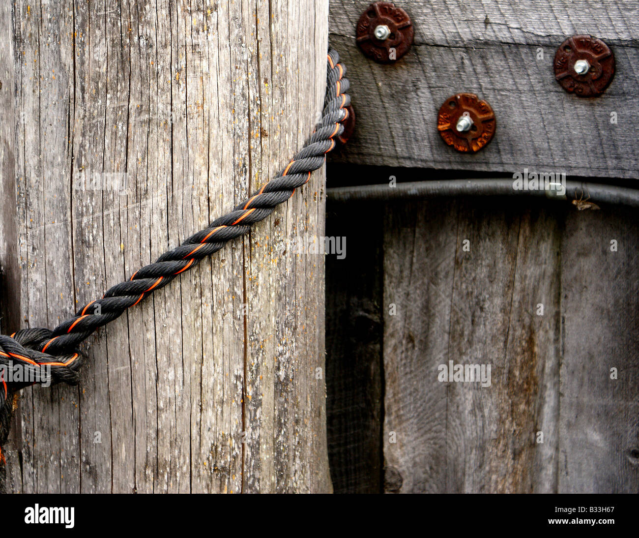 Piling with rope hi-res stock photography and images - Alamy
