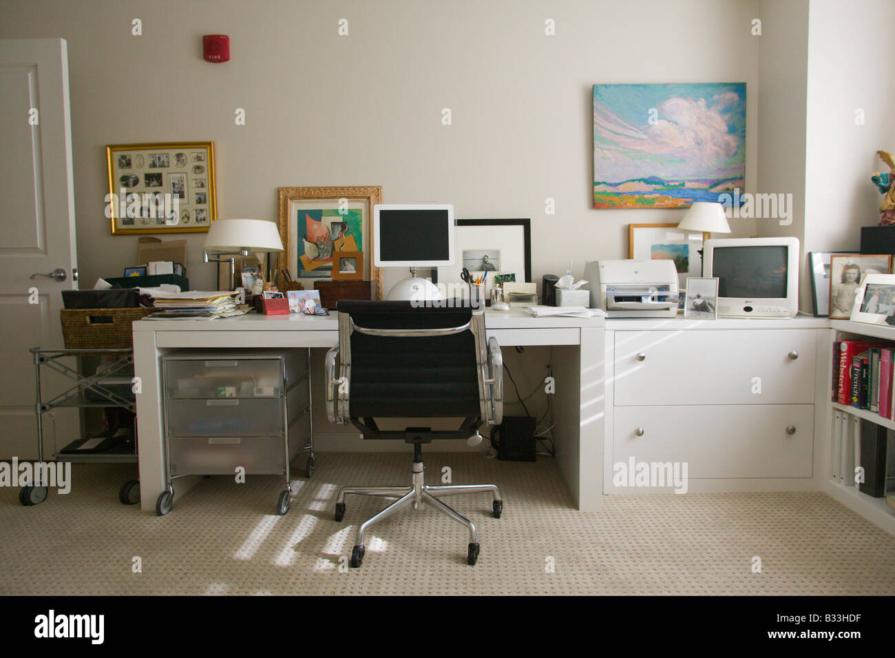 Empty office interior new york hi-res stock photography and images - Alamy