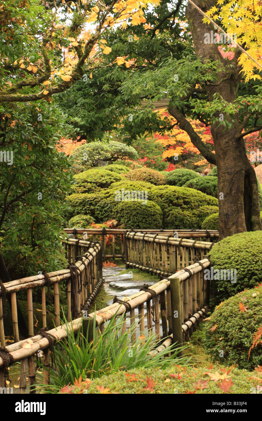 A bridge in a beautiful Japanese garden Stock Photo - Alamy