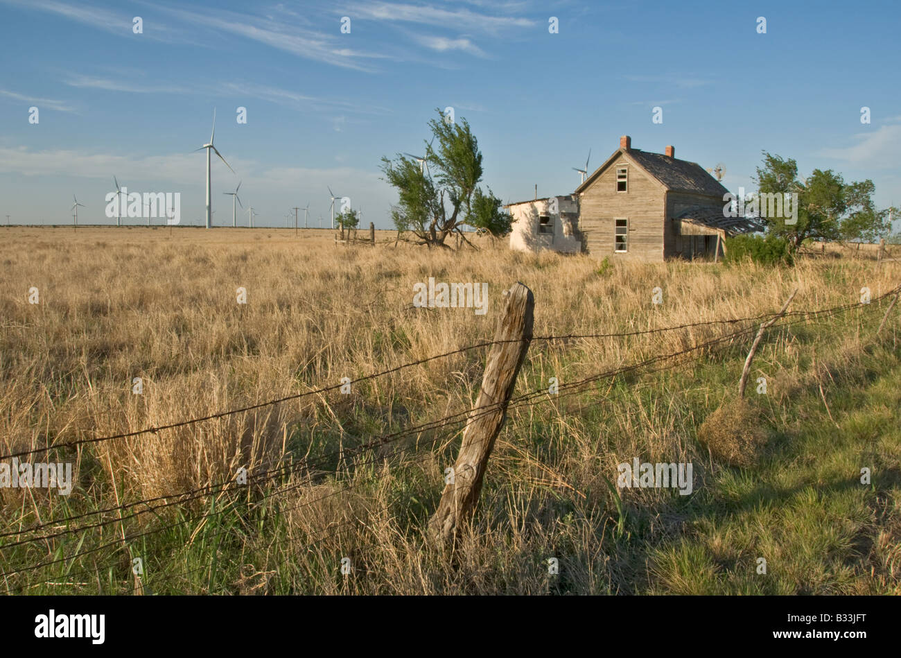 Texas Panhandle Plains abandoned ranch building near modern electricity ...