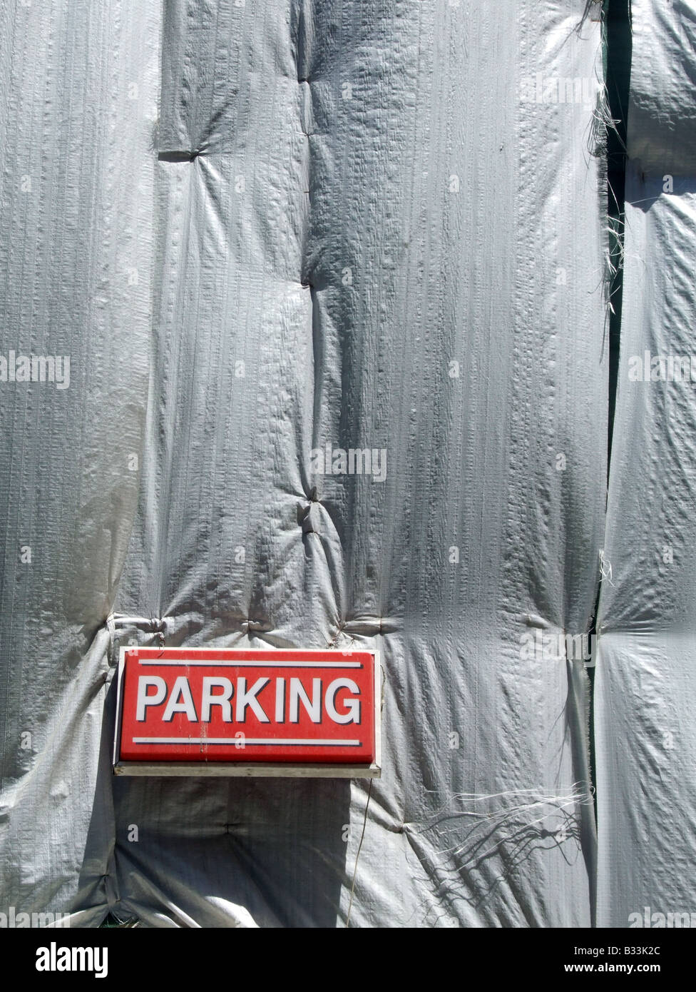 parking sign with scaffolding mesh in city town Stock Photo - Alamy