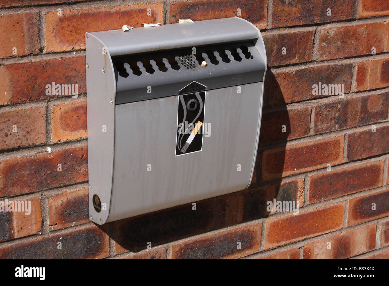 Extinguish Cigarette High Resolution Stock Photography and Images - Alamy