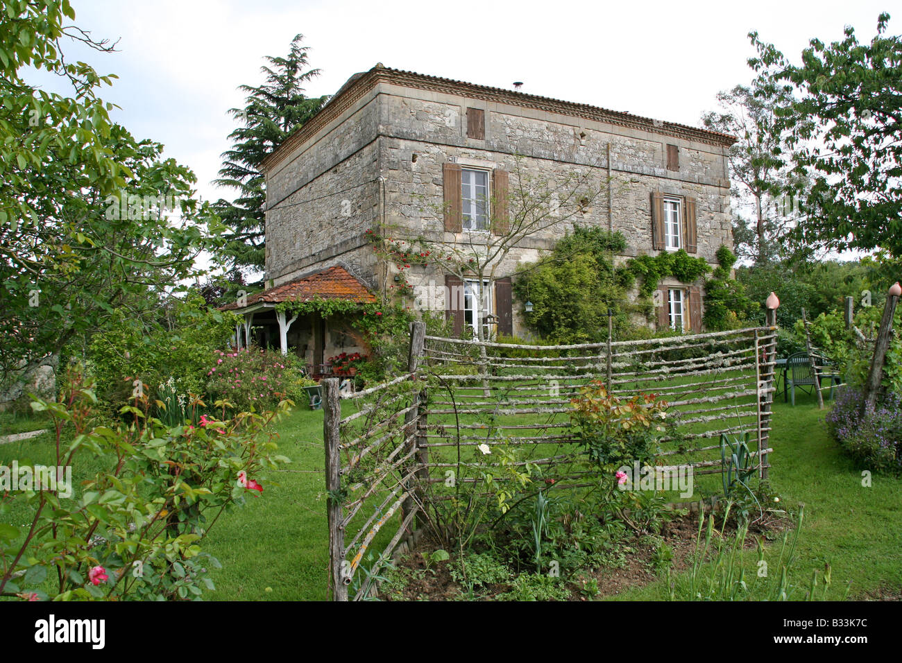 French farmhouse hi-res stock photography and images - Alamy