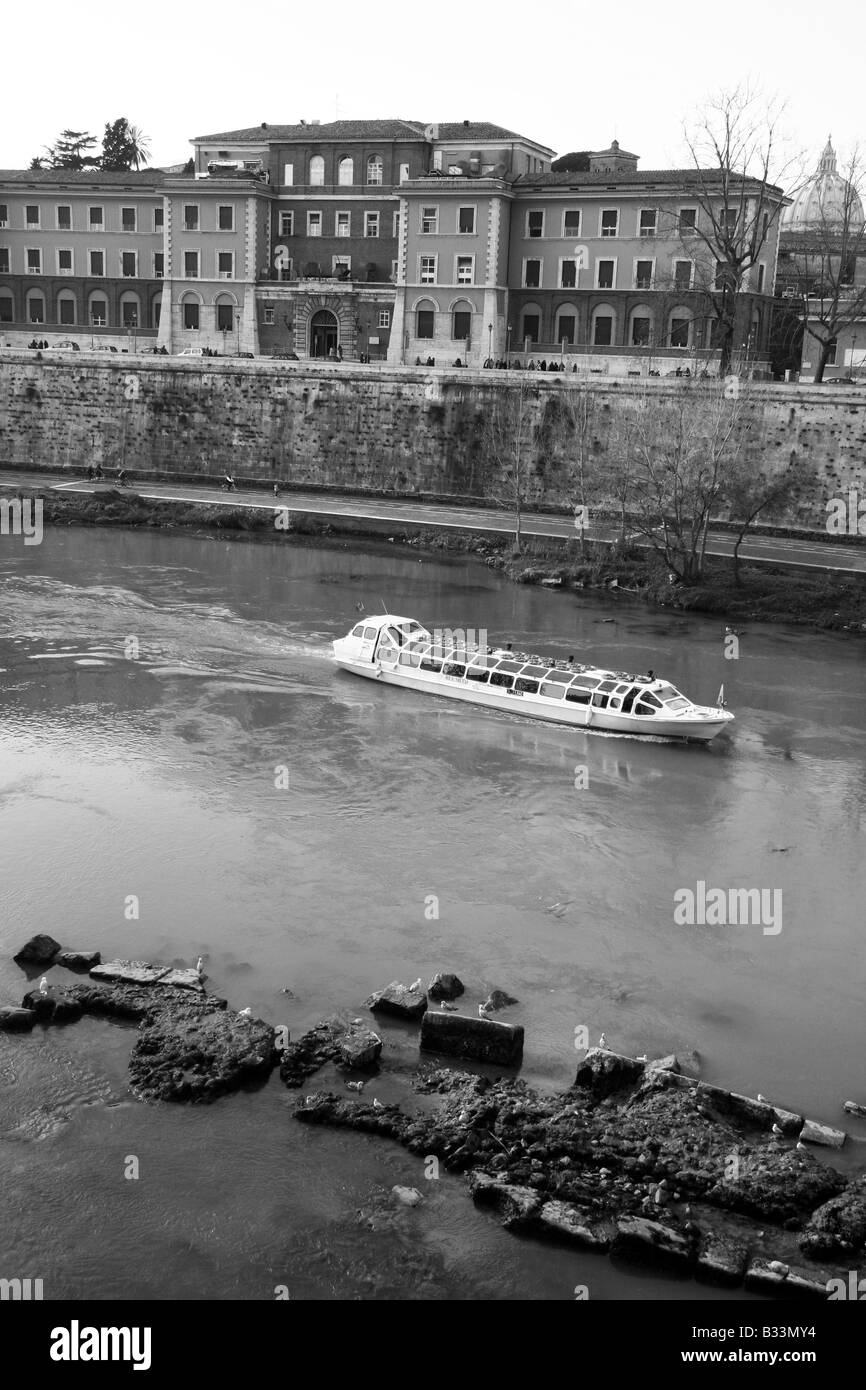 Barge on the Tiber in Rome, Italy, in Black and White Stock Photo - Alamy