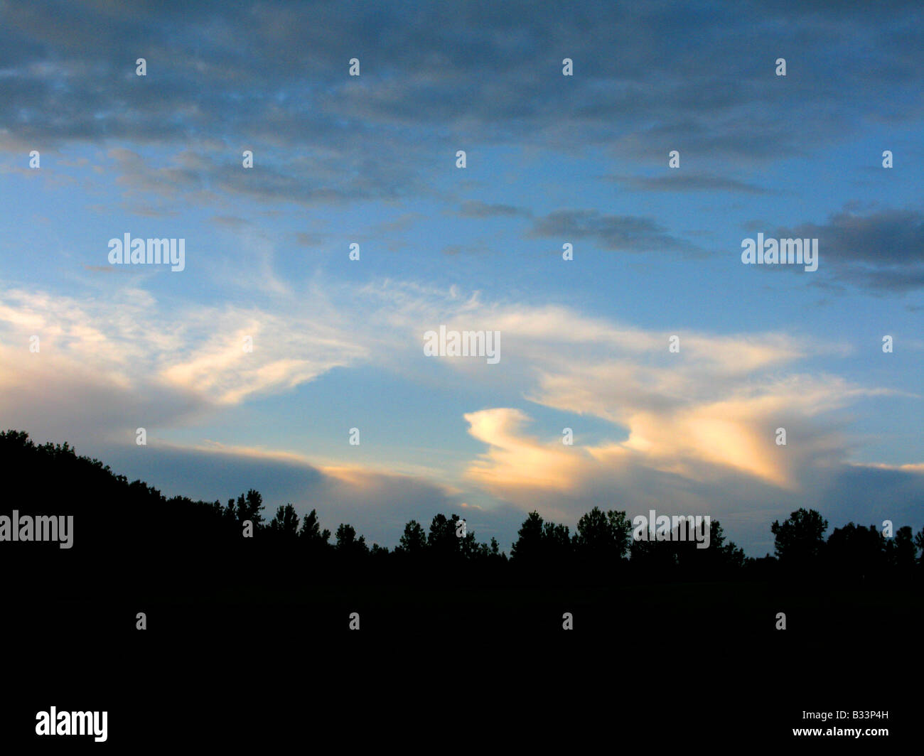 Unusual cloud formation hi-res stock photography and images - Alamy