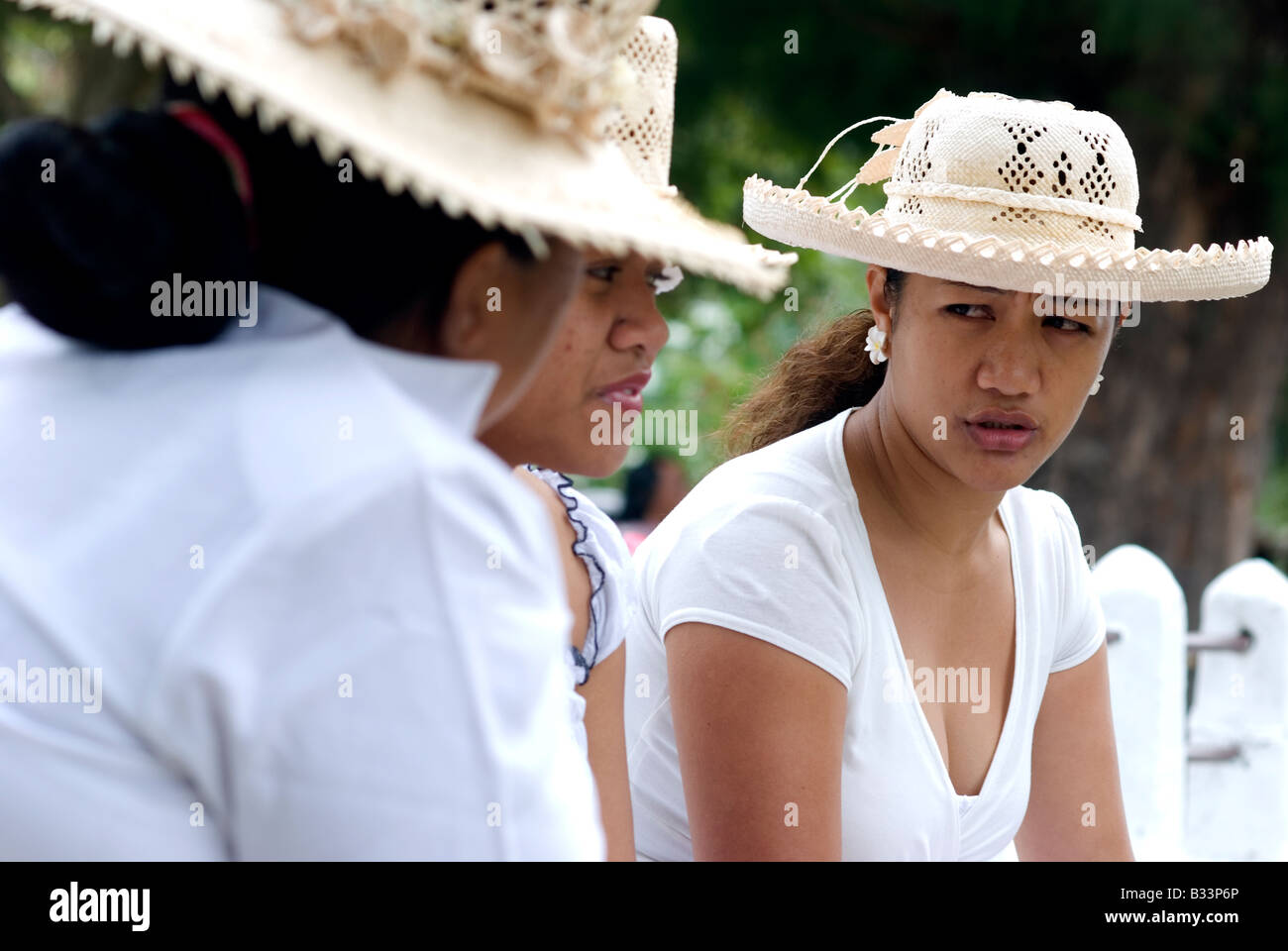 church goers at avarua cook islands christian church rarotonga cook ...