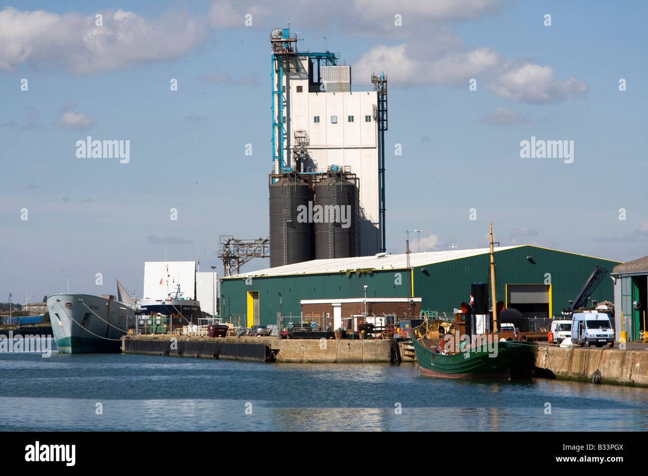 Lowestoft harbour suffolk hi-res stock photography and images - Alamy