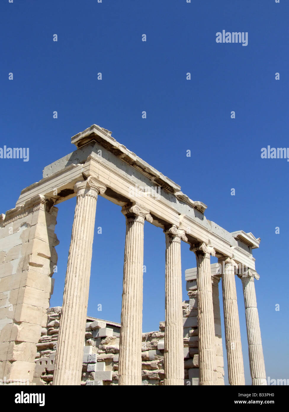 the erechteion by the parthenon in athens greece Stock Photo - Alamy