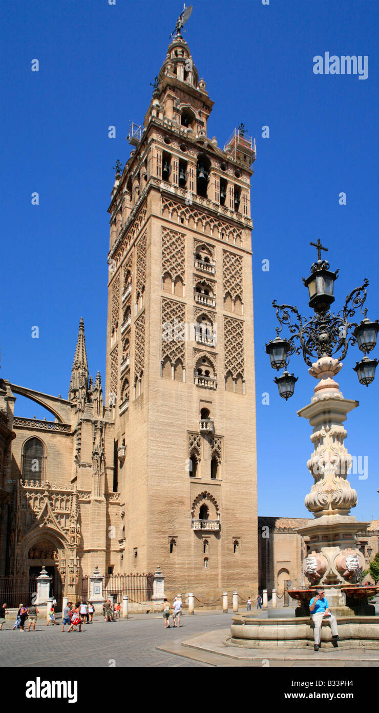 Sevilla tower hi-res stock photography and images - Alamy