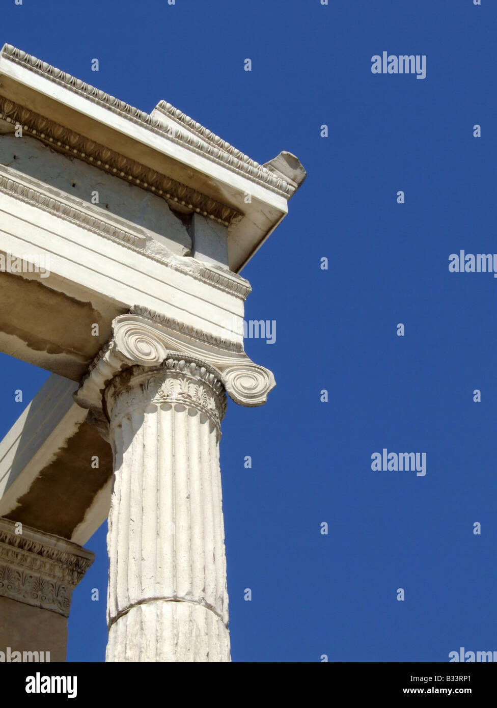 the erechteion by the parthenon in athens greece Stock Photo - Alamy