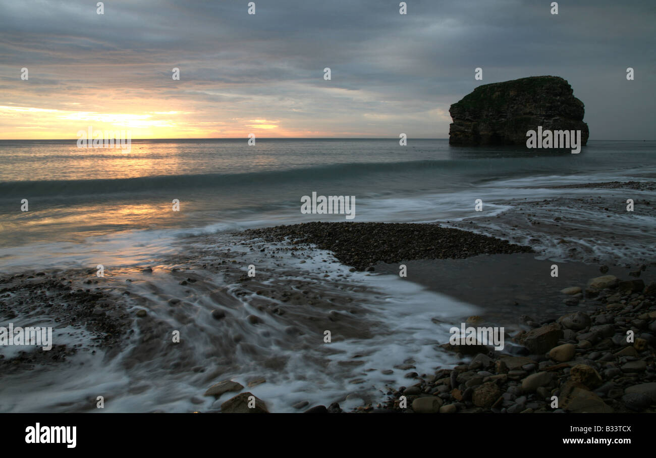 Marsden Bay waves Stock Photo - Alamy