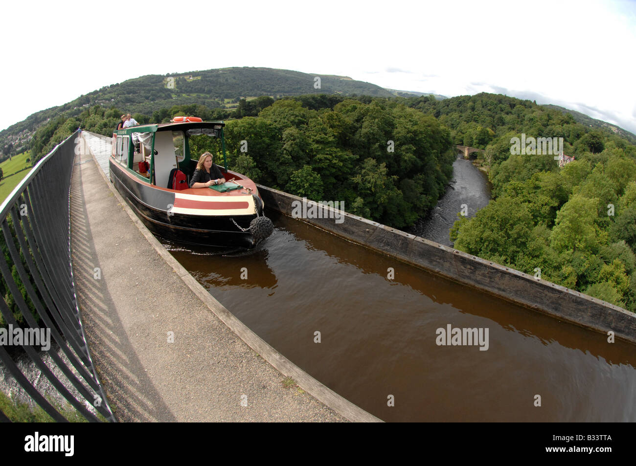 Narrowboat crossing the River Dee via the Pontcysyllte Aqueduct built ...