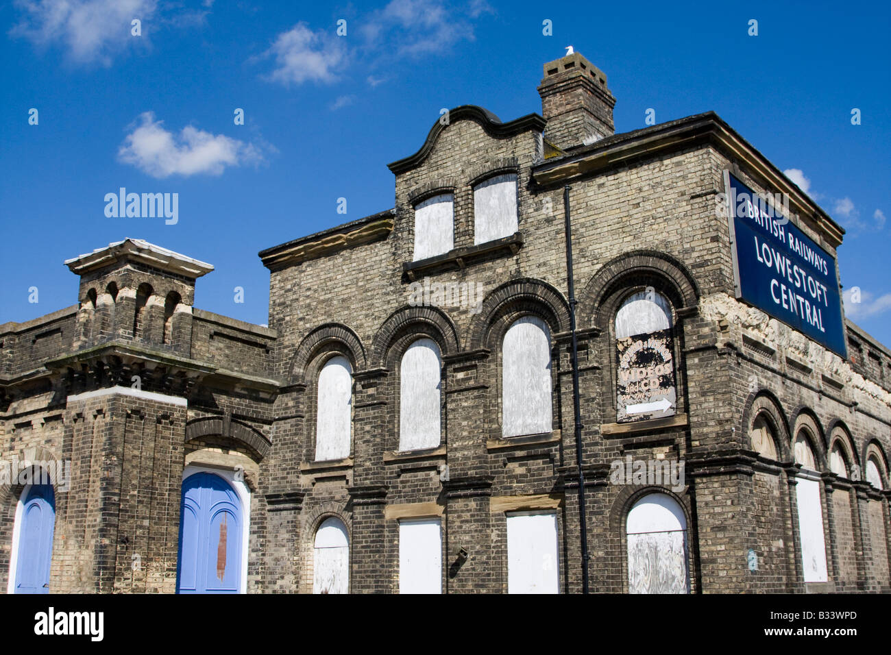 Lowestoft town sign hi-res stock photography and images - Alamy