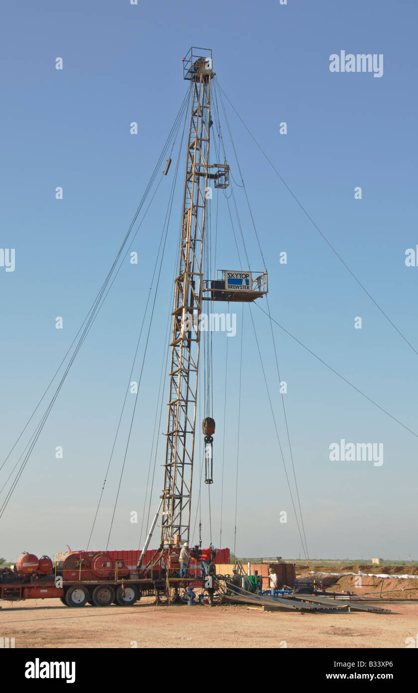 Modern gas well texas hi-res stock photography and images - Alamy