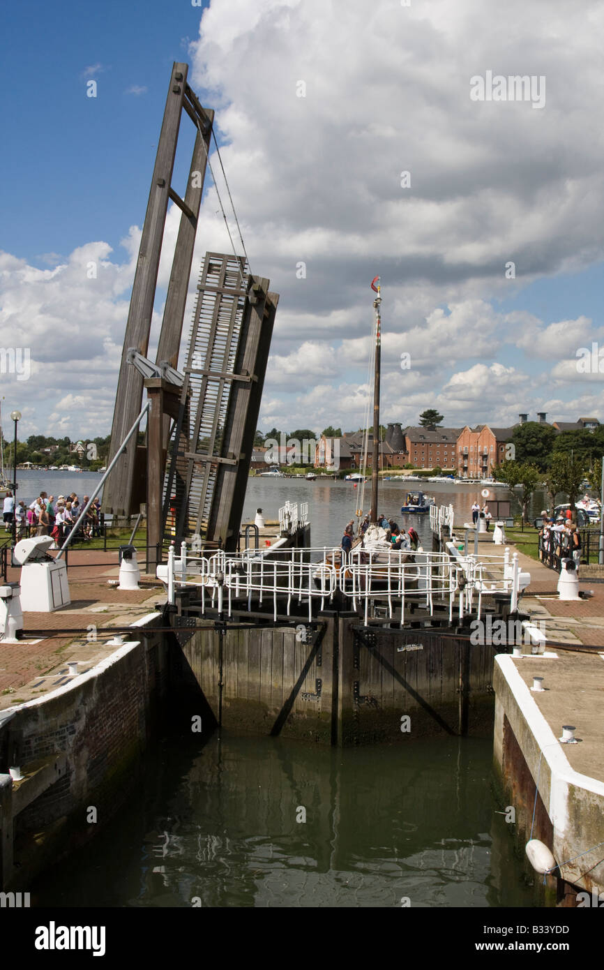 lift bridge Oulton Broad part of the norfolk broads suffolk east anglia ...