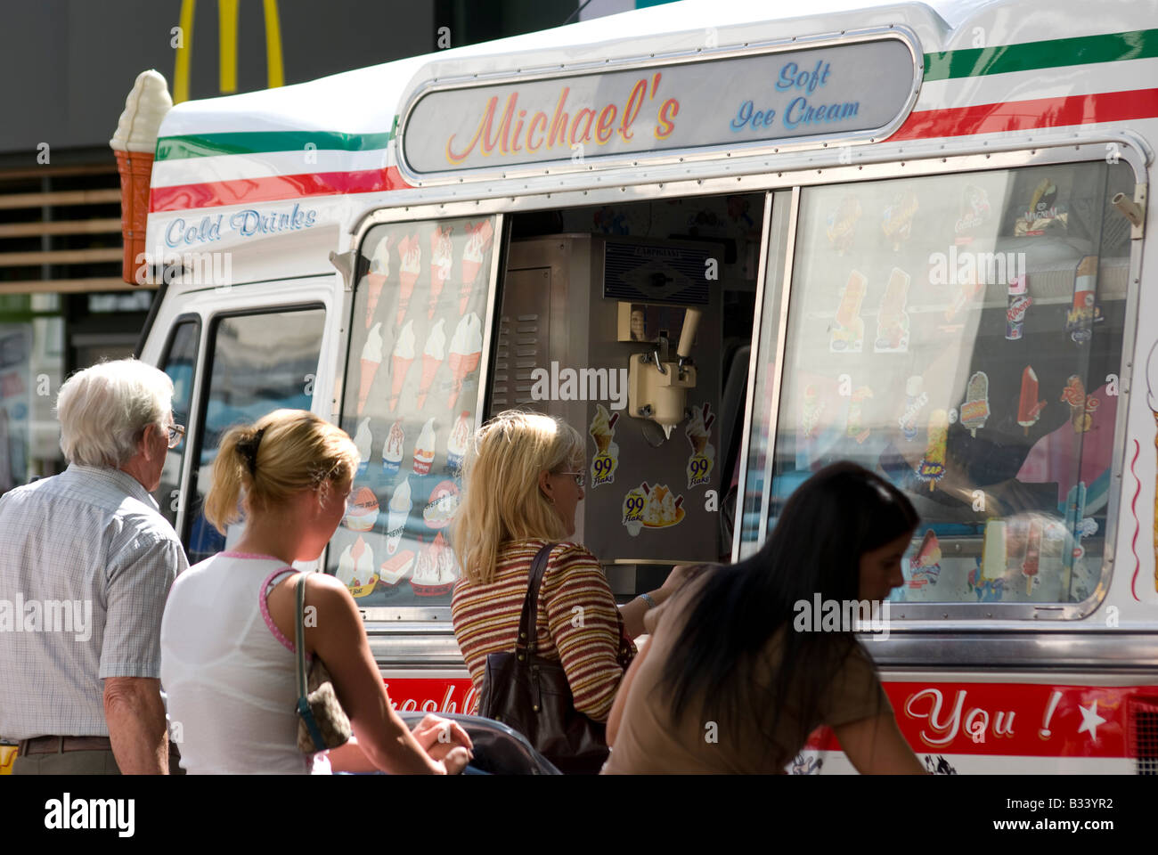 Queue for ice cream van hi-res stock photography and images - Alamy