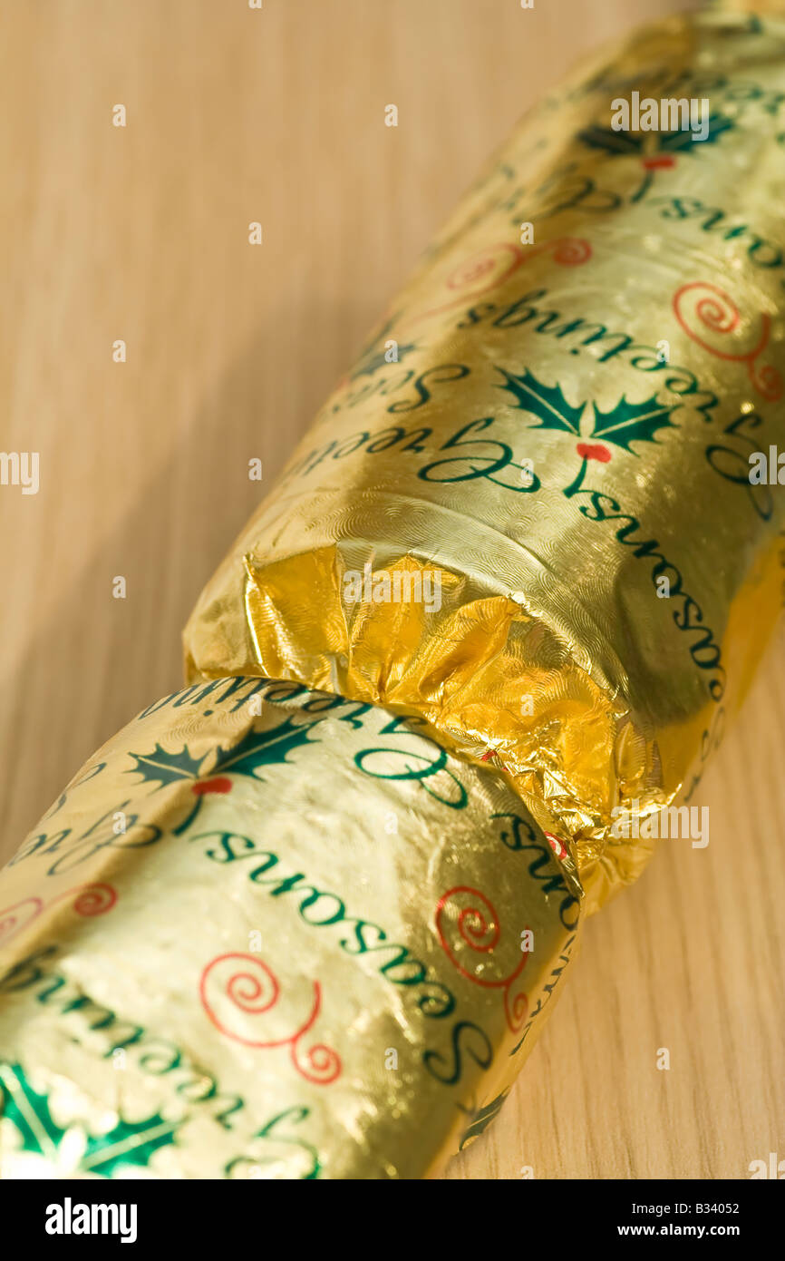 Christmas crackers traditional english christmas hi-res stock ...