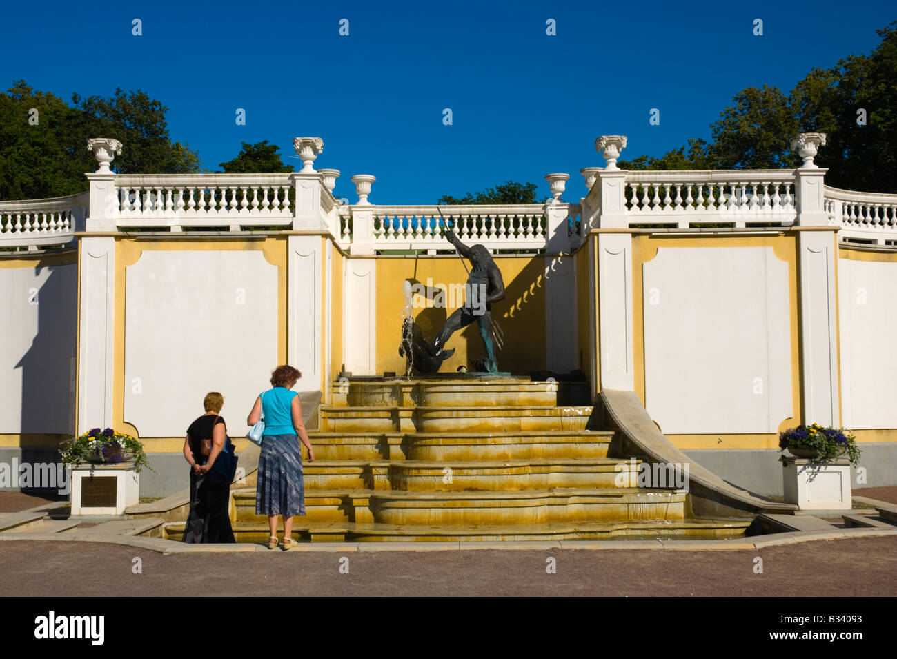 Tallinn statue hi-res stock photography and images - Alamy