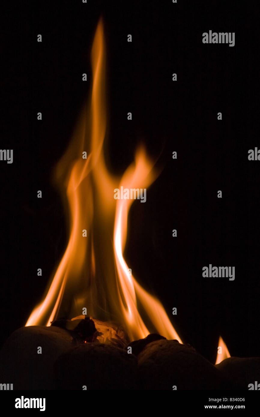 Small camp fire hi-res stock photography and images - Alamy