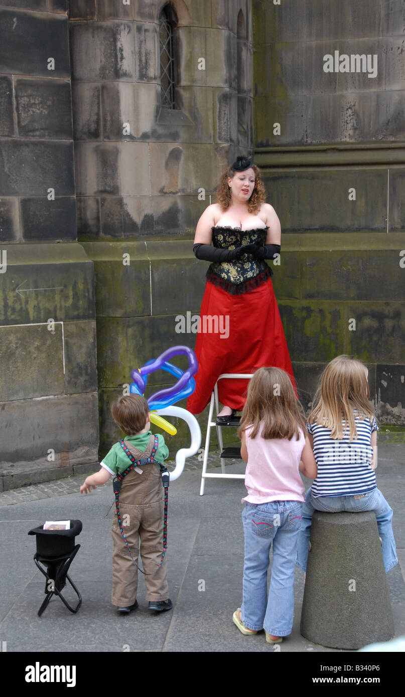Street performer opera singer Stock Photo - Alamy