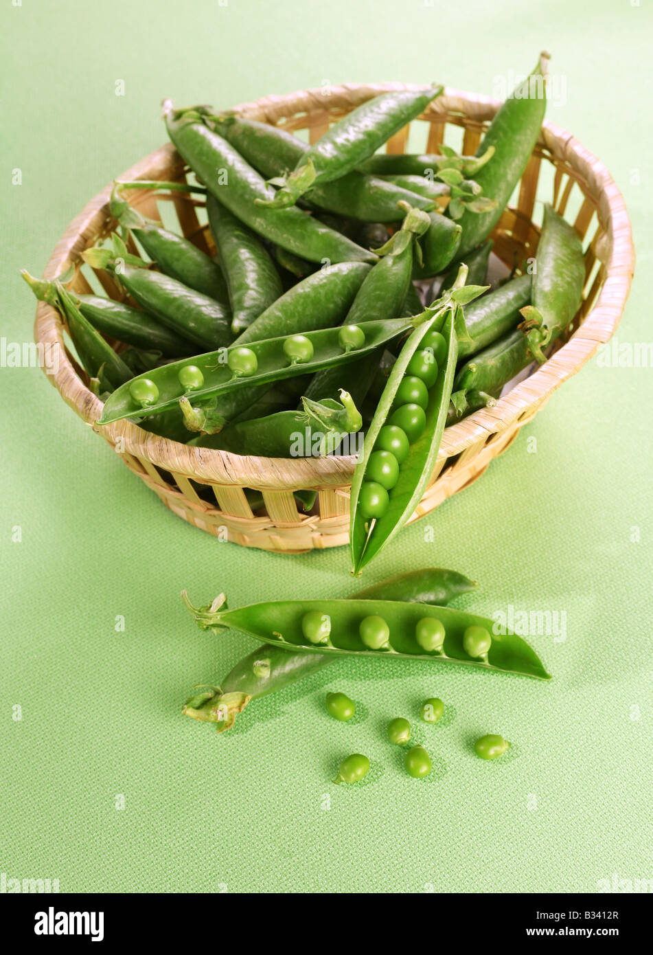 Green peas vegetable with seed closeup view Stock Photo - Alamy