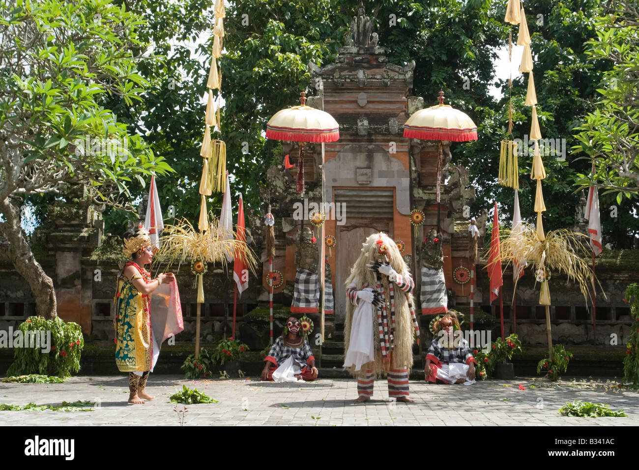 In Batubulan (Bali-Indonésie), the Prince and the Witch in the Barong ...