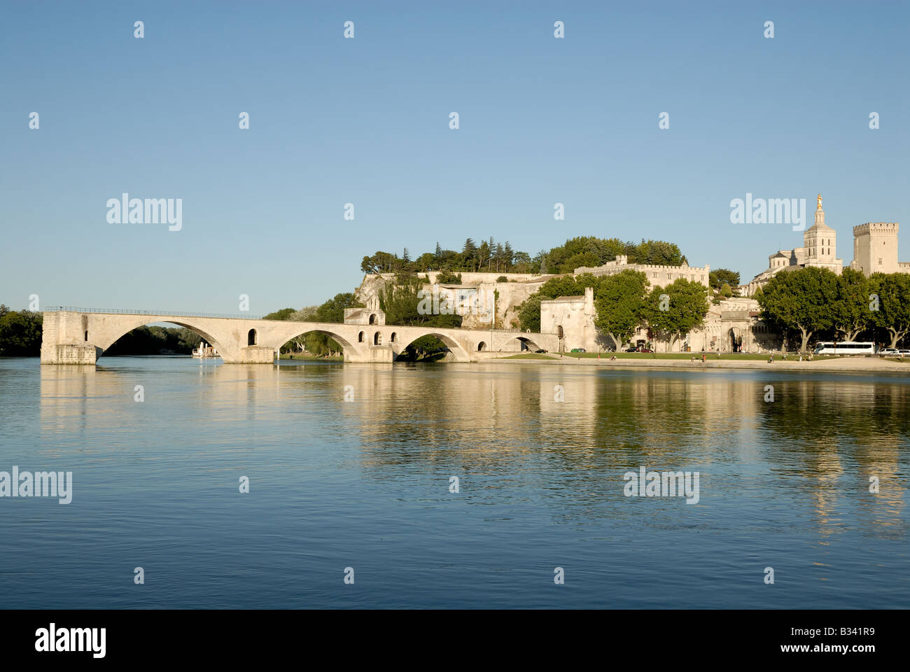 Pont d'Avignon and Rhone river in Avignon, France Stock Photo - Alamy