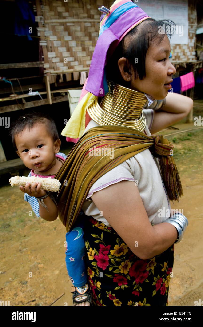 A Padong long neck woman with her baby Stock Photo - Alamy