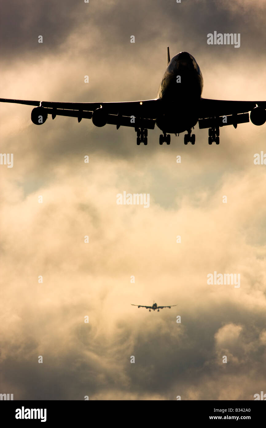 Wing aircraft landing planes hi-res stock photography and images - Alamy